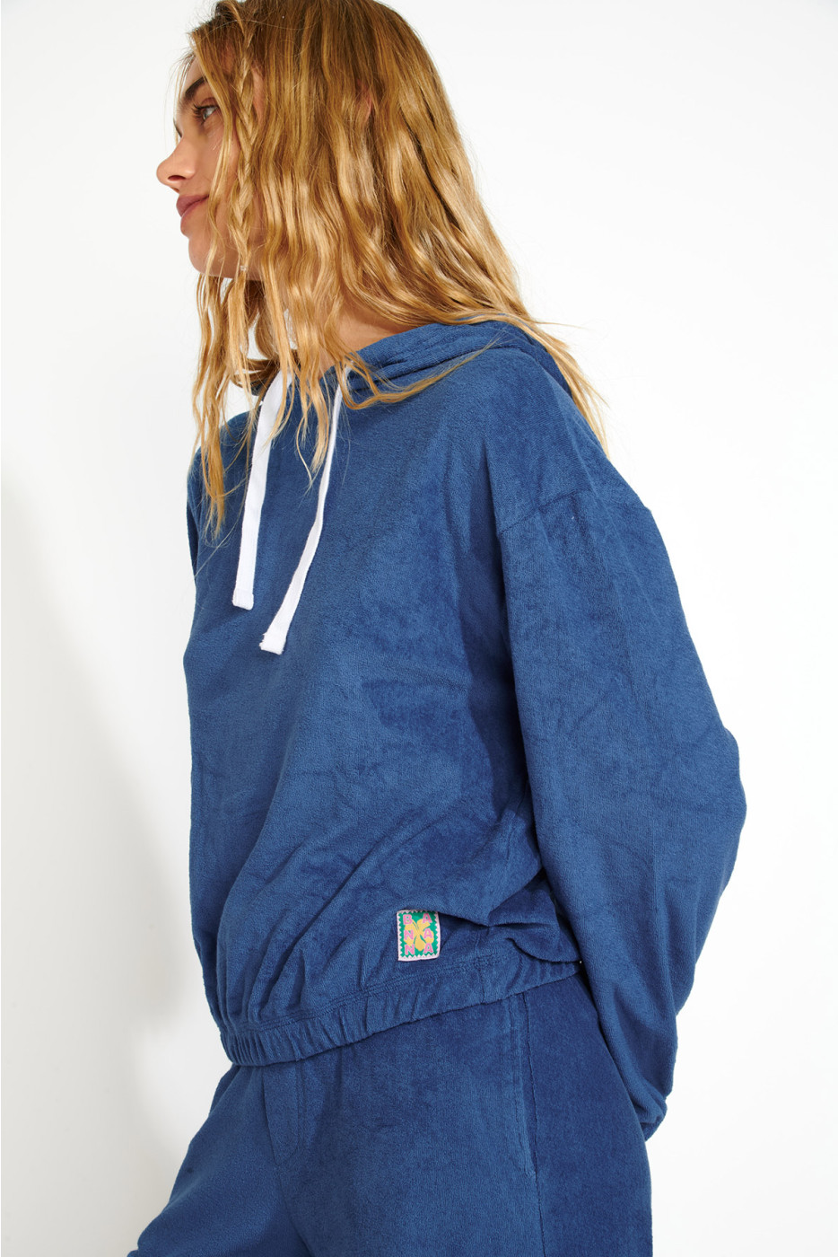 ONEKA SEASPONGE blue sponge material cropped hooded sweatshirt | Banana ...